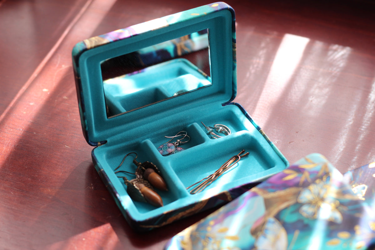 Compact Jewellery Case - Tranquil Butterflies – Lisa Pollock